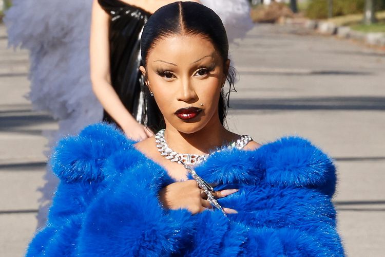 Celebrities on the runway. Why? – Rewind Resale