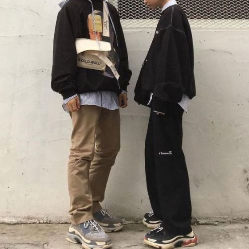 Dressing in Shape: The Silent Narrator of Style – The Role of Silhouet – Rewind Resale